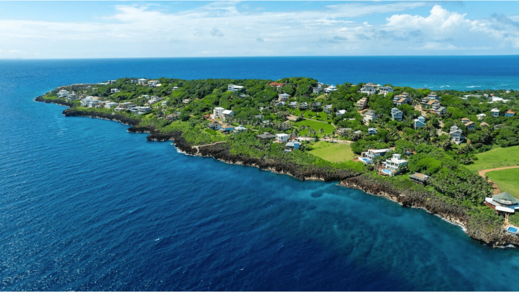 Living in West Bay, Roatan: A Guide to Life in Lighthouse Estates ...